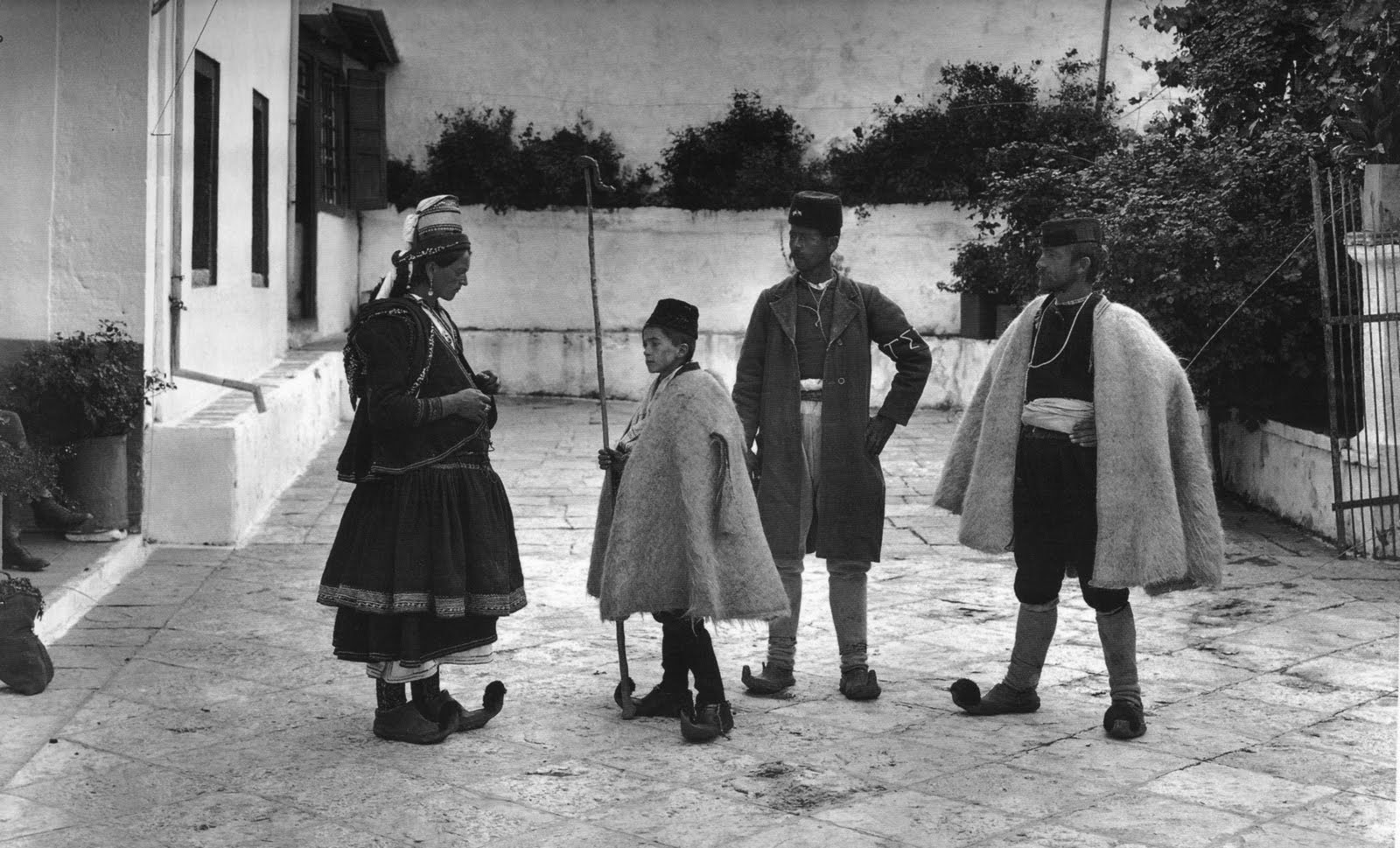 ΒΥΤΙΝΑΙΙΚΑ: Η ΕΛΛΑΔΑ ΜΕΣΑ ΑΠΟ ΤΟ ΦΑΚΟ ΤΟΥ ΦΡΕΝΤ ΜΠΟΥΑΣΟΝΑ